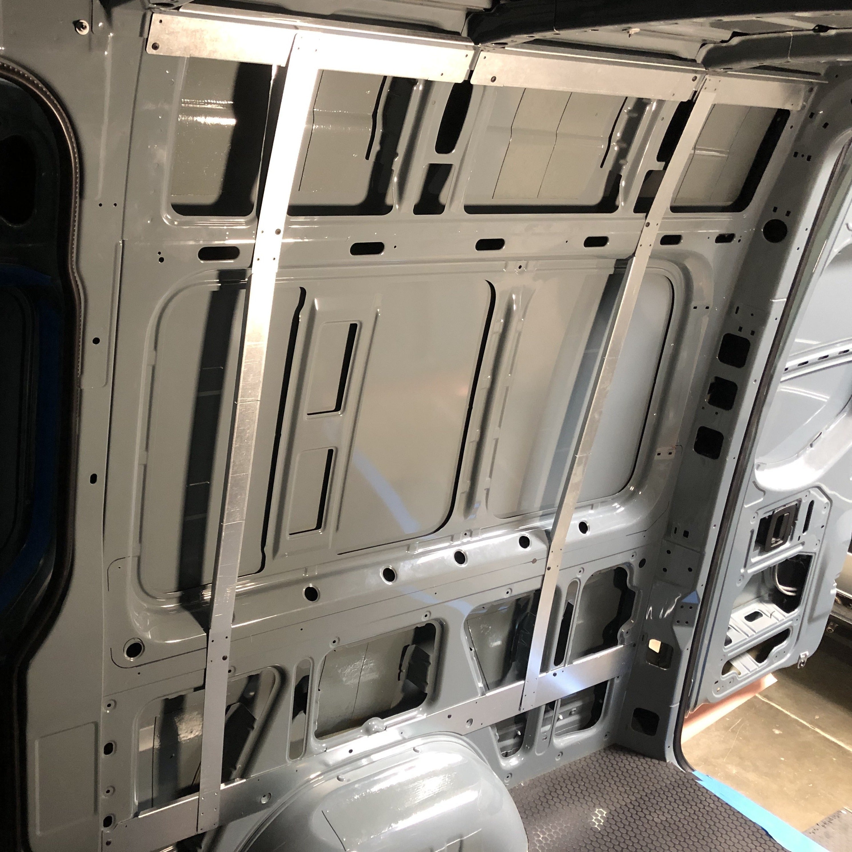 07+ Sprinter Van - Vertical Wall Brace Kit – RackUp+Go